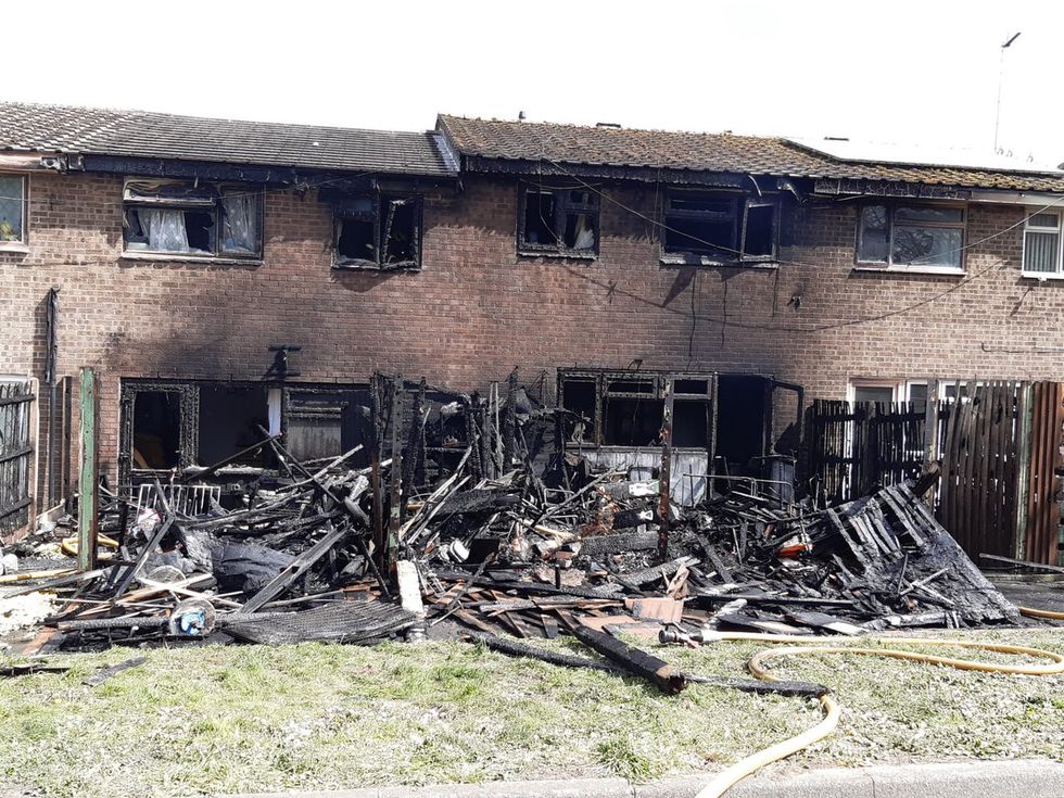 London fire sparks panic as 120 firefighters scramble to scene of blaze ...