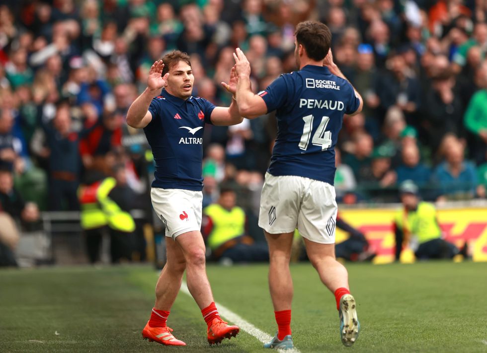 Antoine Dupont carried off with serious injury that silenced crowd in ...