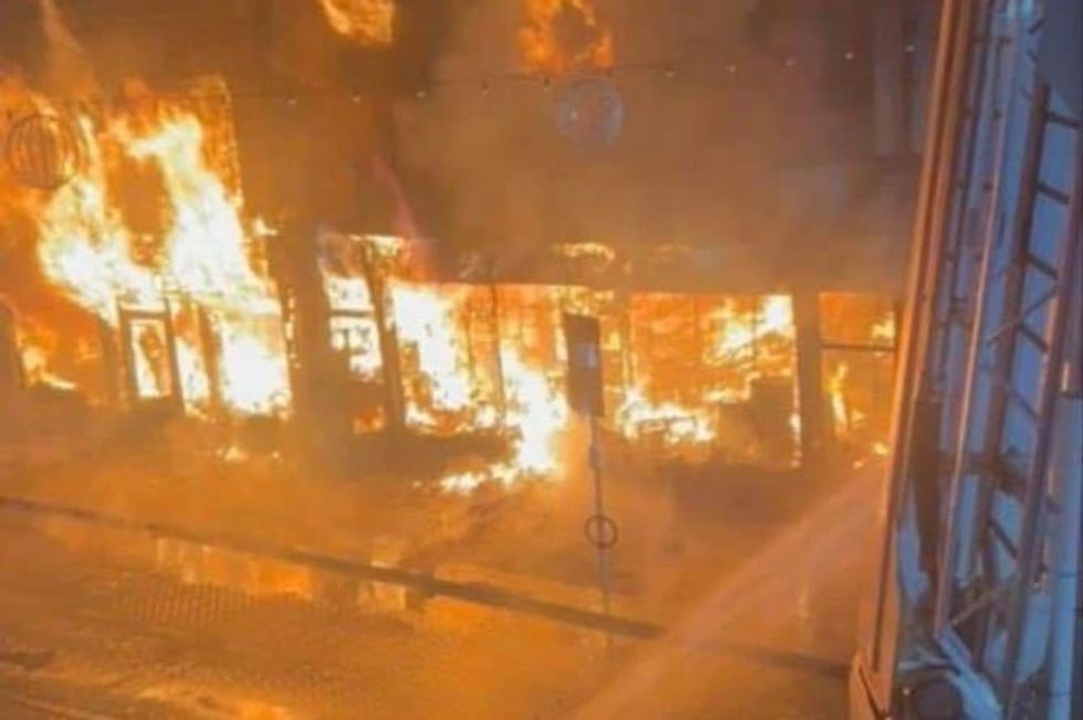 Wales fire: Terrifying blaze engulfs Abergavenny town centre as over ... Wales fire: Terrifying blaze engulfs Abergavenny town centre as over ...