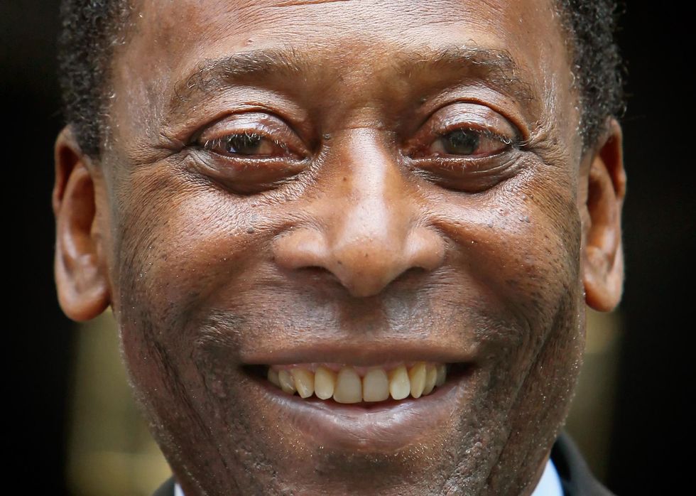 Pele released from hospital but will continue tumour treatment