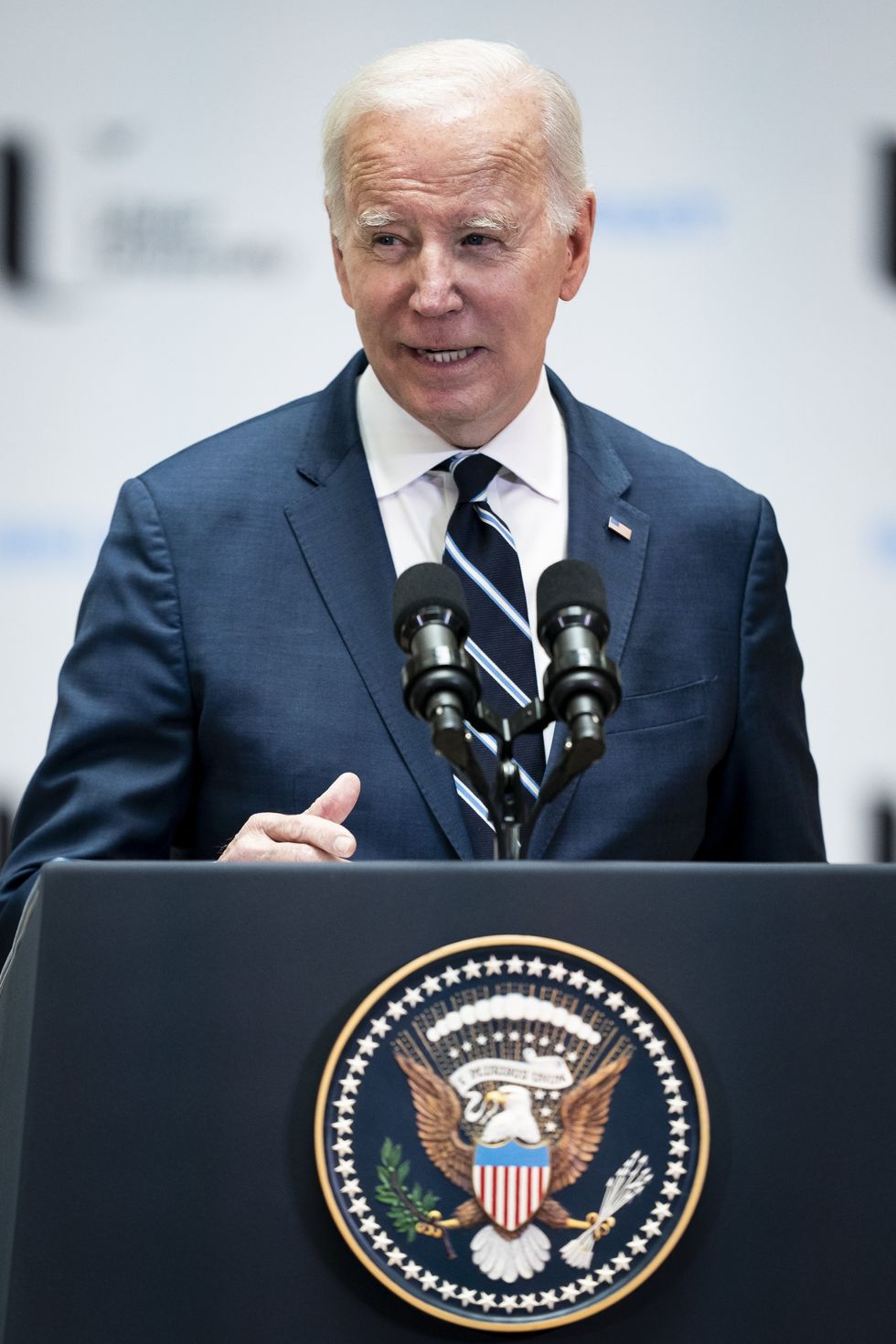 Colonel Douglas Macgregor RAGES at 'insane' migrant crisis: 'Every state is now a border state!'