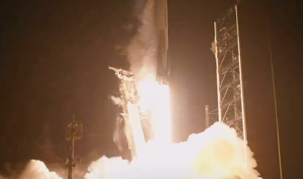 SpaceX launch: Moment Falcon 9 blasts off towards the moon SpaceX launch: Moment Falcon 9 blasts off towards the moon