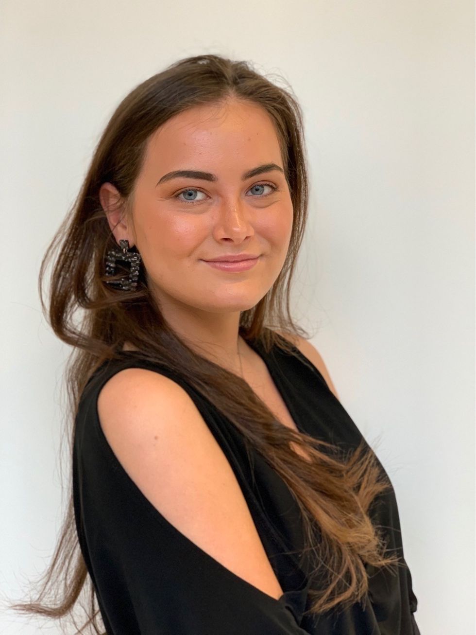 From side hustle to full time business - 24 year old on track to make £ ...