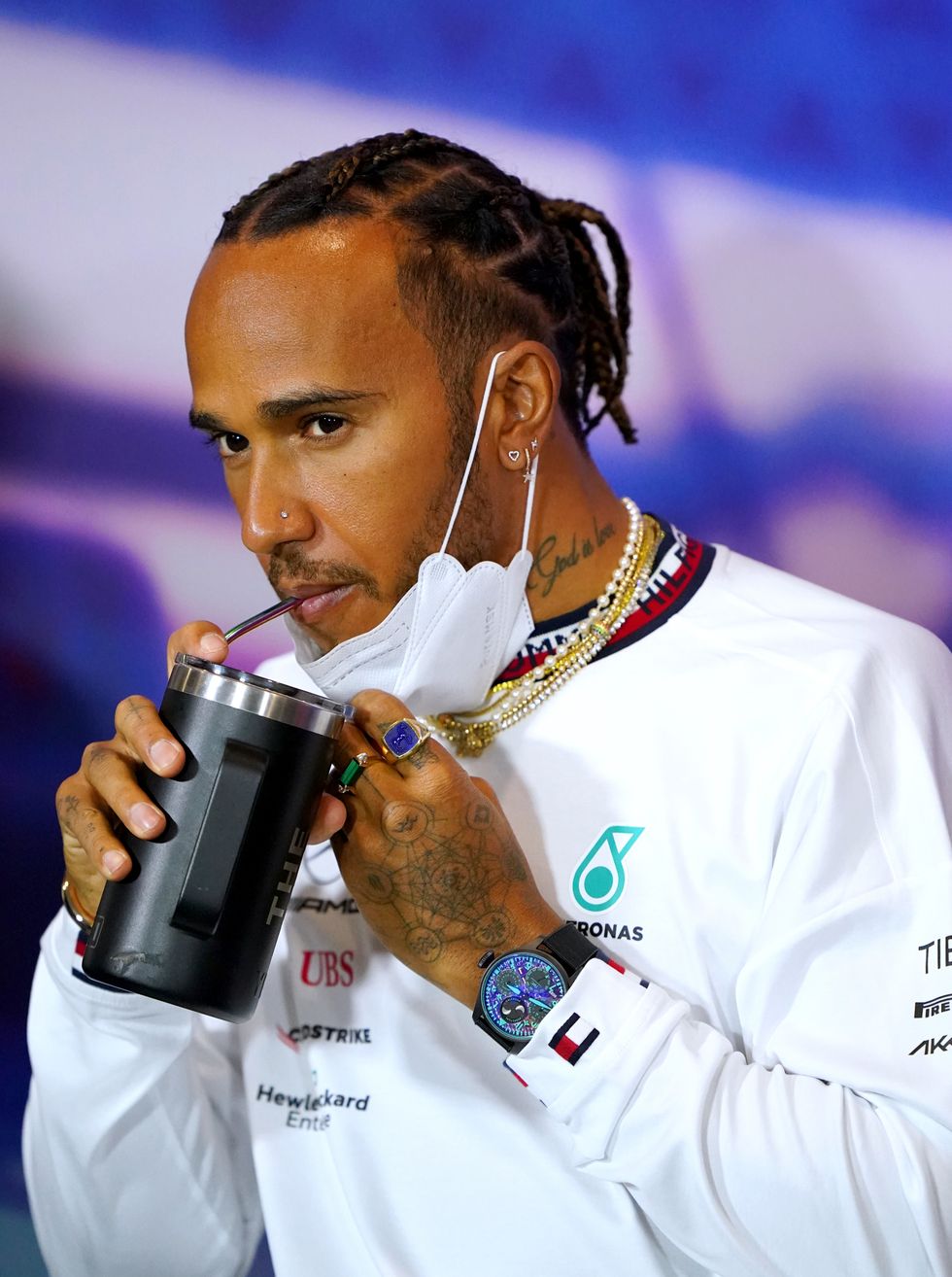 Lewis Hamilton climbs down on FIA argument by agreeing to remove nose stud