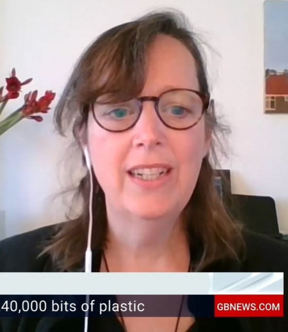 WATCH: Scientist issues 'DANGEROUS' warning over toxic nanoplastic in water bottles