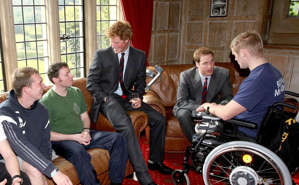 Prince Harry’s triple amputee friend has prosthetic legs that were ...