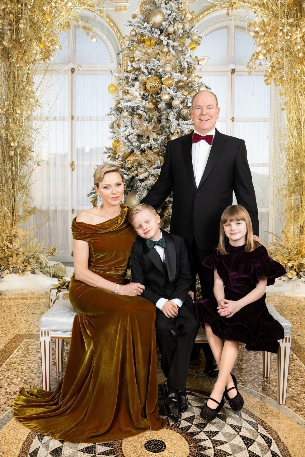 Princess Charlene Releases Christmas Card After Prince Louis ‘missing Finger Leaves Fans Confused