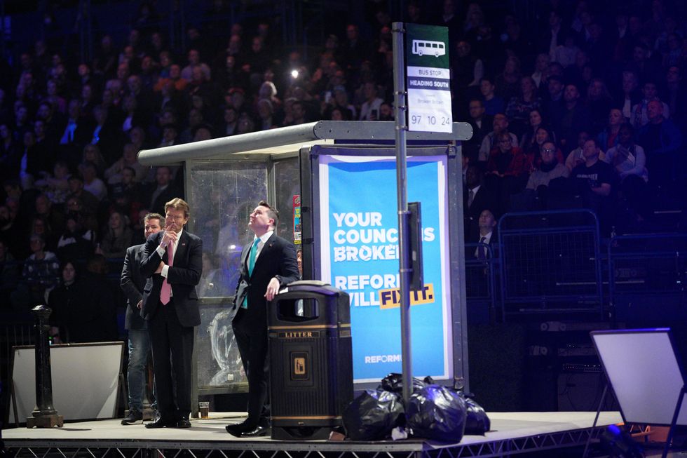 Reform UK forced to DELAY rally as thousands of members face down anti ...