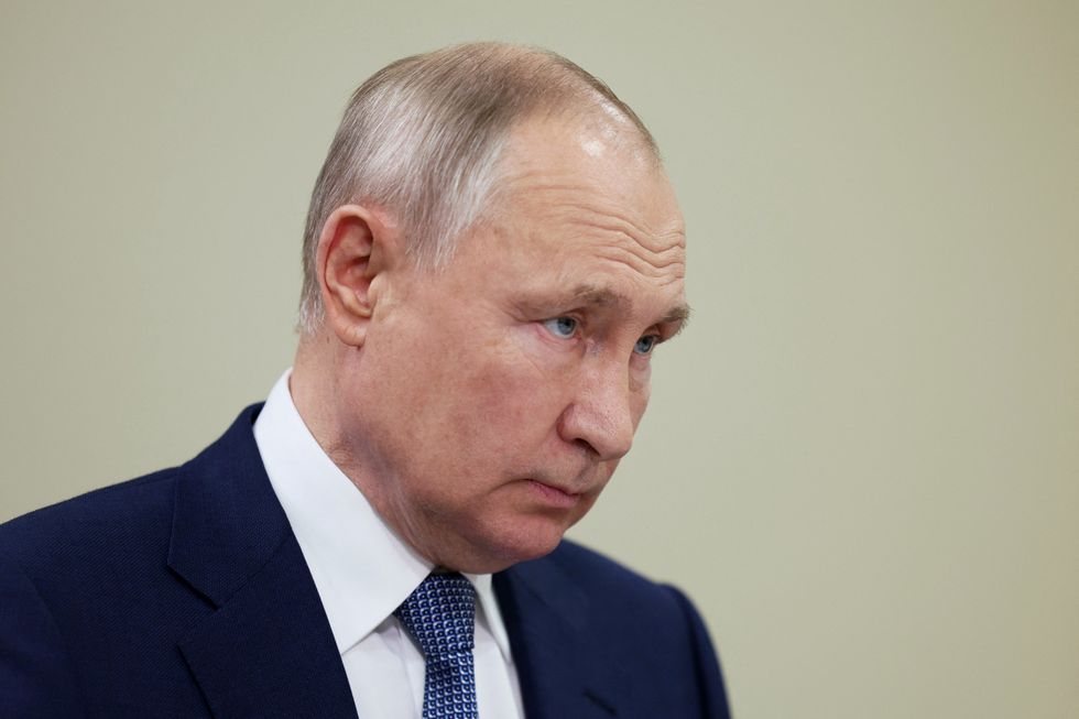 Vladimir Putin 'found on floor' after suffering 'cardiac arrest' - claim Vladimir Putin 'found on floor' after suffering 'cardiac arrest' - claim