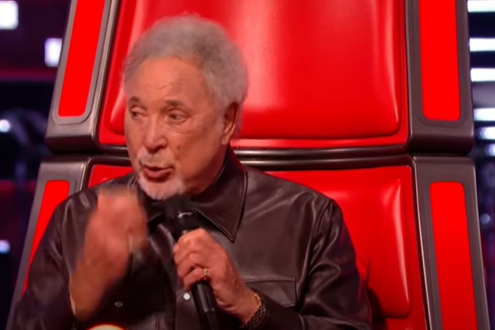 Sir Tom Jones 84 Issues Subtle Dig At Itv The Voice Co Star Over
