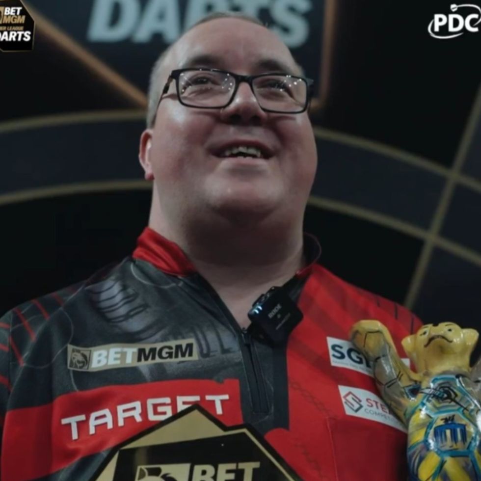 Stephen Bunting, 39, given unusual prize to go alongside £10,000 ...