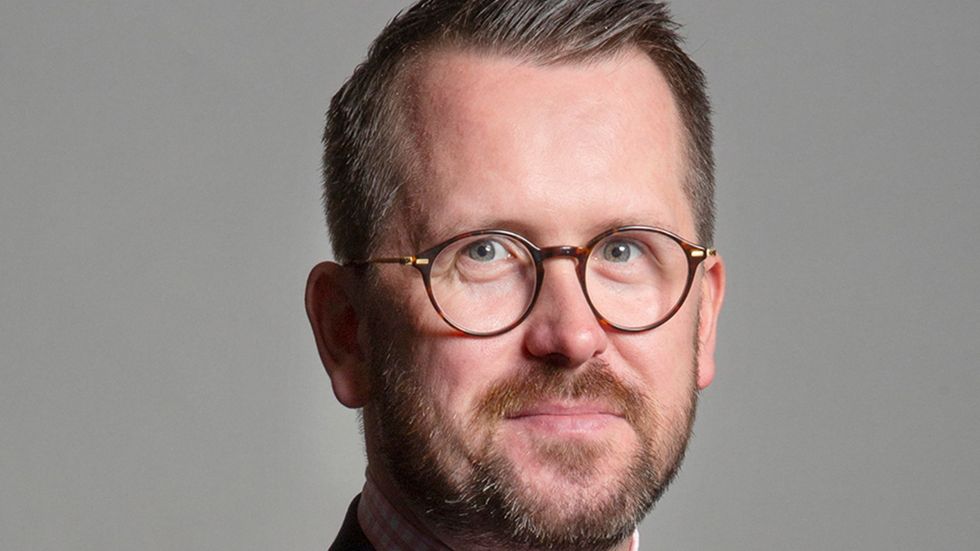 SNP MP makes huge gaffe as he buys ENGLAND football shirt by mistake SNP MP makes huge gaffe as he buys ENGLAND football shirt by mistake