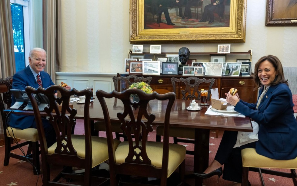 Famous Winston Churchill bust that Joe Biden removed from Oval Office ...