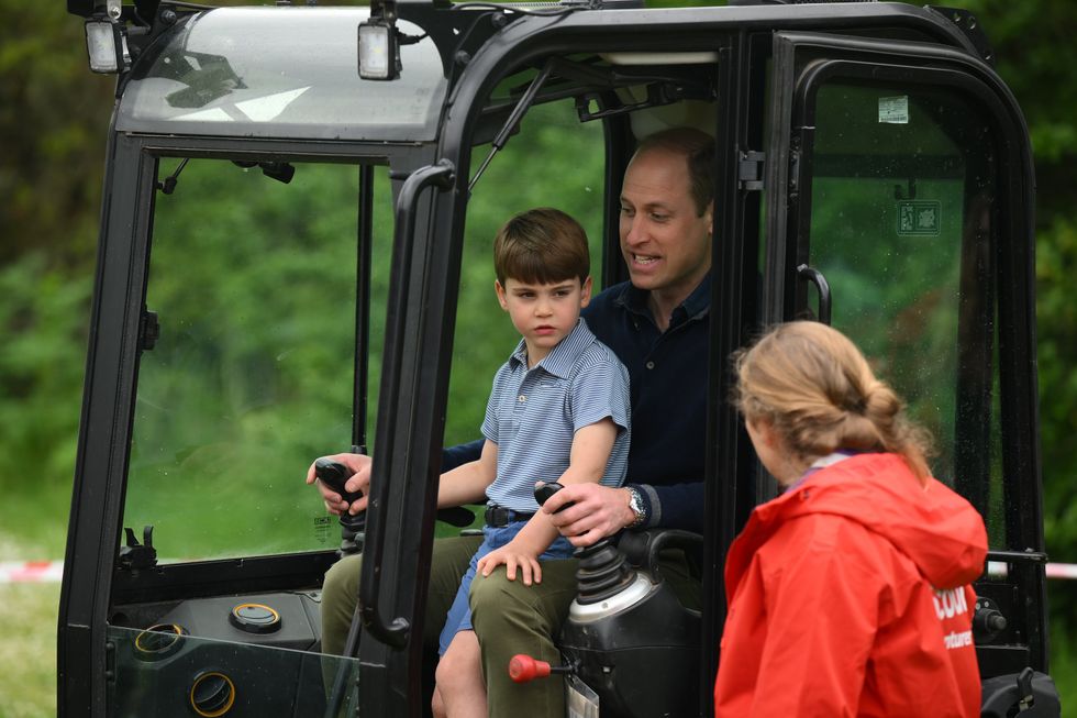 Princess Charlotte spotted sprinting away from Princess Kate as her ...