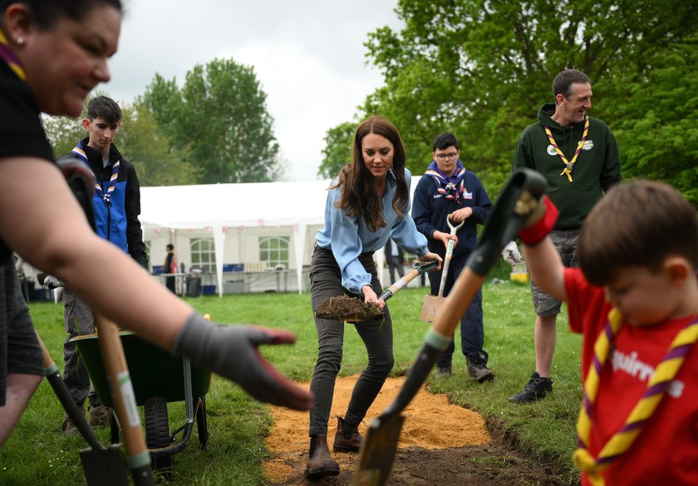 Princess Charlotte spotted sprinting away from Princess Kate as her ...