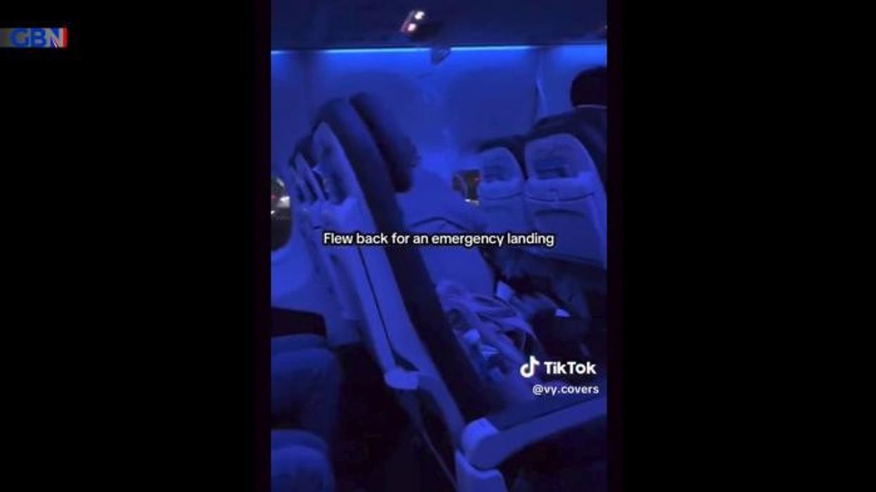 Alaska Airlines flight makes emergency landing after window blows out ... Alaska Airlines flight makes emergency landing after window blows out ...