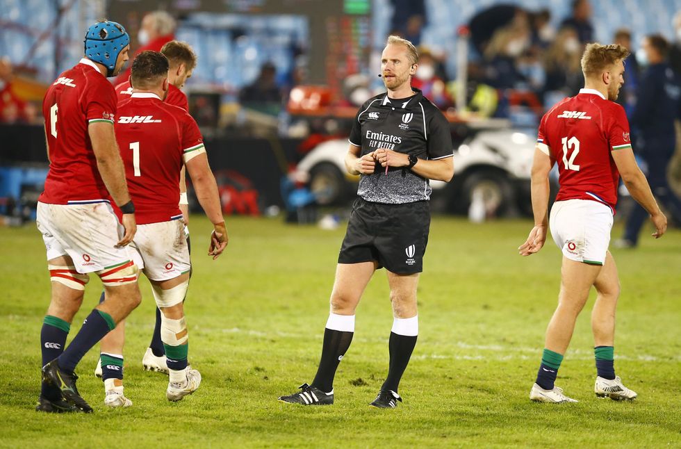 Covid: Rugby referee stars in film championing vaccine