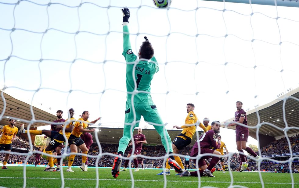 Wolves boss Gary O'Neil rages as Man City win Premier League clash ...